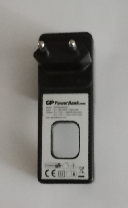 Зарядное устройство GP Power Bank s330. Для пальчиковых батареек