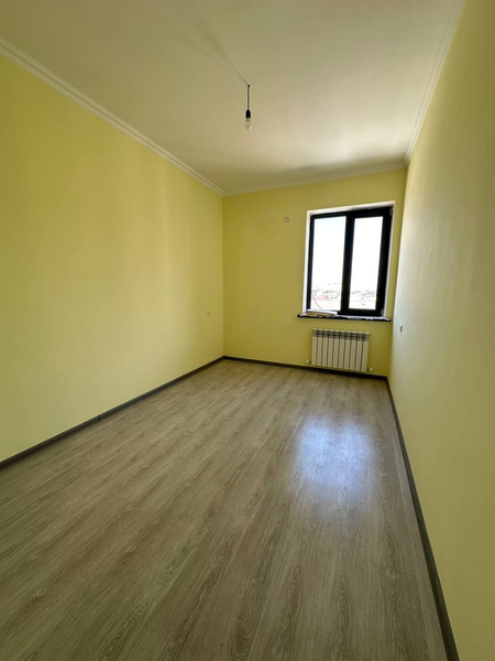 Uy sotiladi yangi qurilgan uylardan.