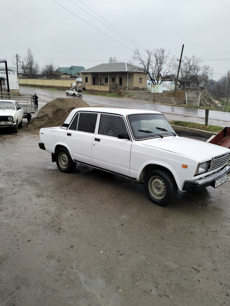 Автомобиль Ваз 2107