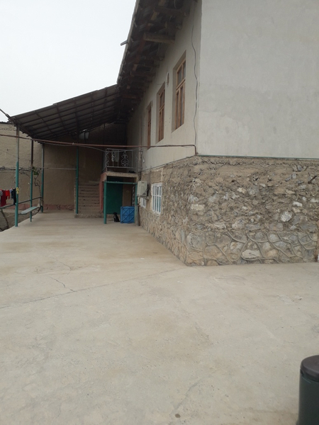 Cho‘tqarada xovli sotiladi joyi yaxshi
