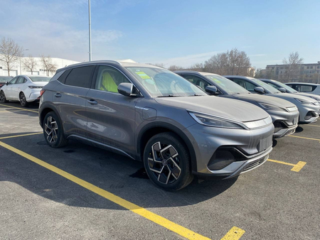 Naqd BYD Yuan Plus Chempion 5-pozitsiya, oq va kulrang