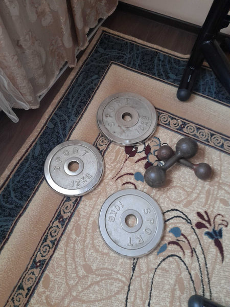 Продам штангу и тренажёр состояние отличное. 100 кг.