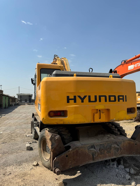 Эксковатор Hyundai 200w срочно сотилади!