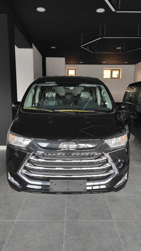 JAC M4 Komfortni yaxshi kuruvchilar uchun miniven
