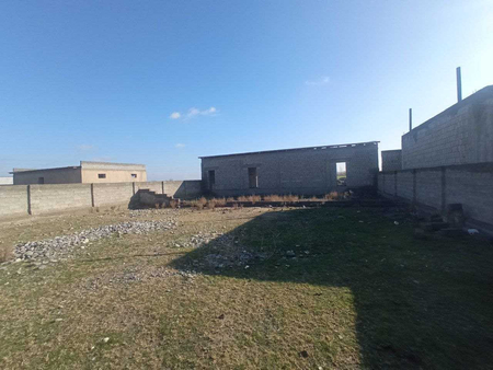 Uzunovul massivida yeri bilan savdo do'koni sotiladi 6mx18m yeri bilan