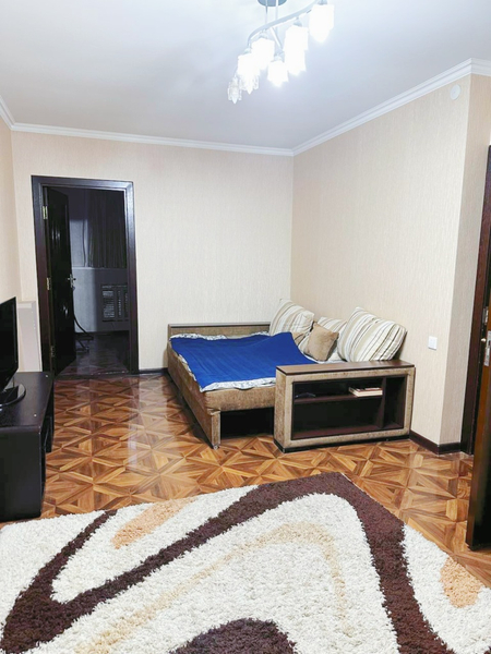 Срочно! 2комнатная - Ц2 , ориентир: Сквер , Алайский ( рядом с метро )