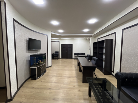 Сдается офис в аренду 90 кв.м, 1 этаж