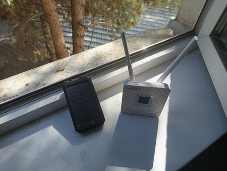 Powerbank va 4G sim karta tushadigan Wifi
