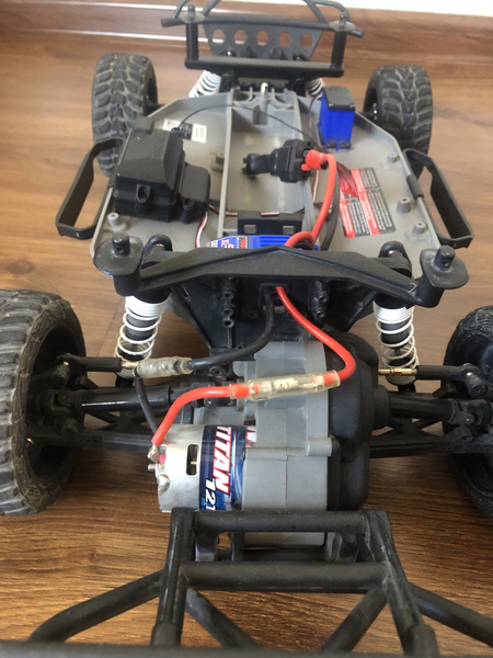 Машина TRAXXAS SLASH 2WD на радиоуправлениии из США