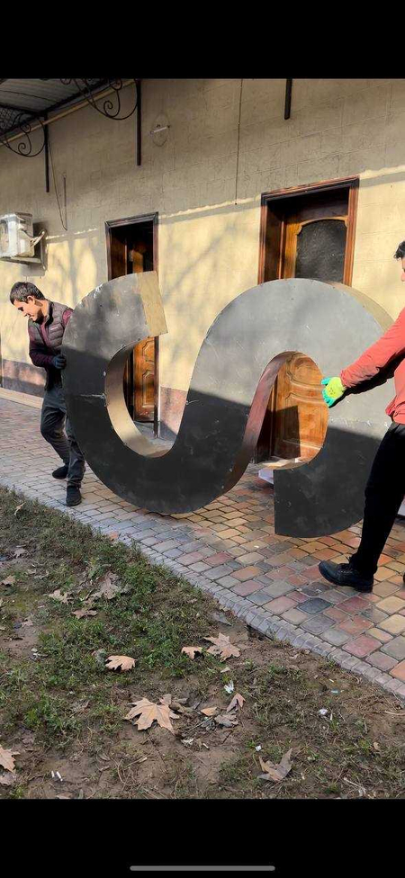 Tashqi Reklama biznesingiz uchun. O'lchamini olib va o'rnatib beramiz