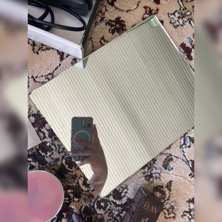 Parufmerala sotiladi 100 yuzming sum gafri padarkaga
