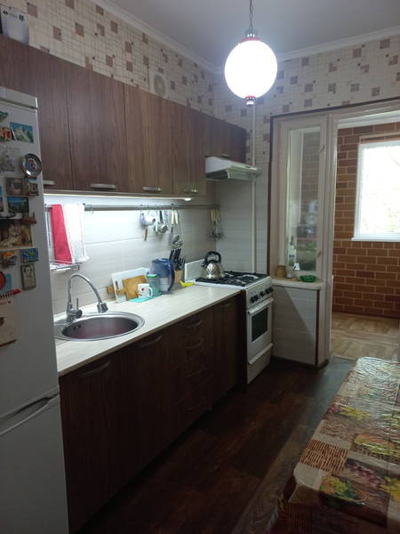 Продам квартиру 3х комнатную 77 серия Кирпичный дом