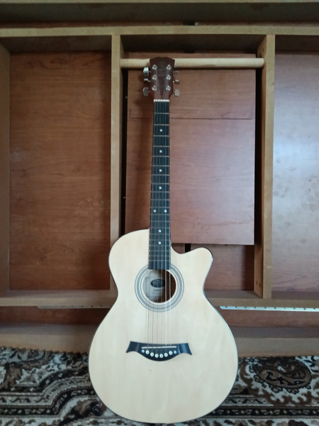 Gitara sotiladi 39 razmer
