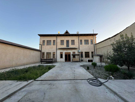 Tayyor 5 sotiqli 2 qavatli hovli sotiladi