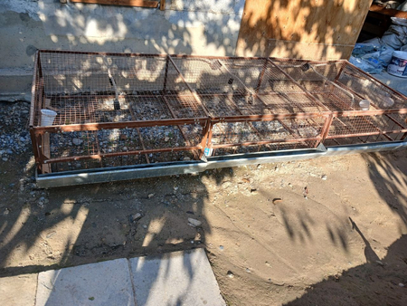 Tovuq katak sotiladi