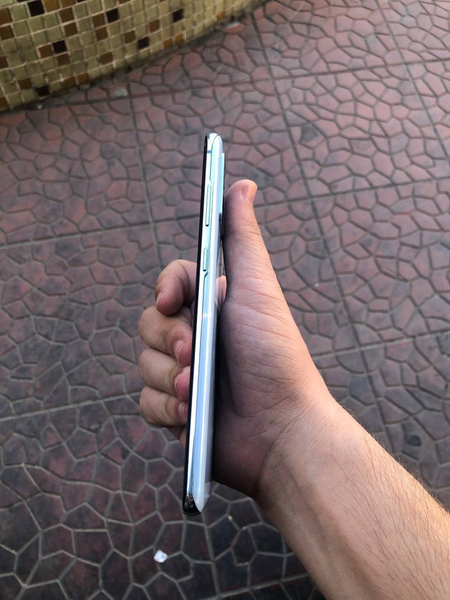 Samsung galaxy S20 + (5G) 12/256 GB ishlashlari ideal srochna sotladi