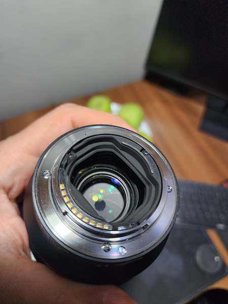 Sony 85 mm f/1,8. E-mount