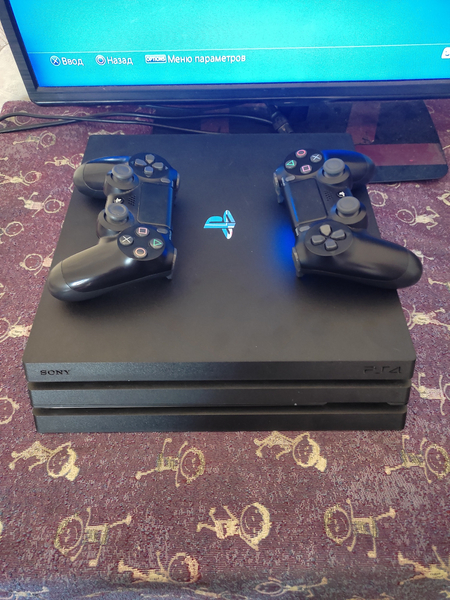 PlayStation 4 pro 1 Tb 9.00 в идеальном состояни с играми, 3 месяц гар