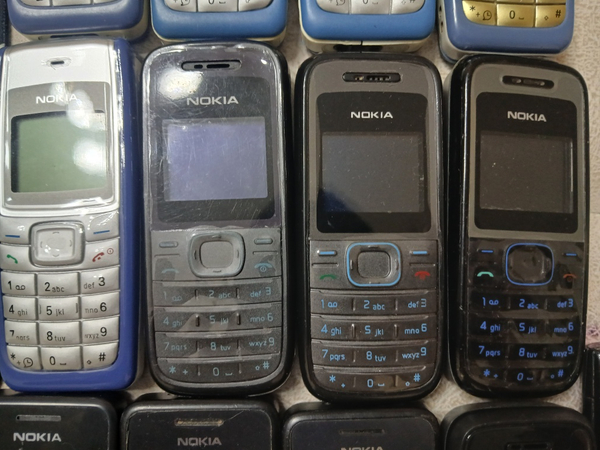 Assalom alekum Qadirdon Nokia telefonlar sotiladi