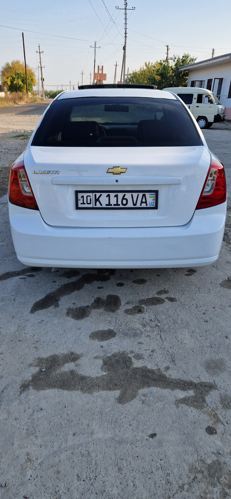Ласетти сотилади