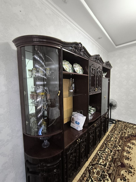 Сервант, холодильник, мясорубка, ва колган буюмлар срочно сотилади.
