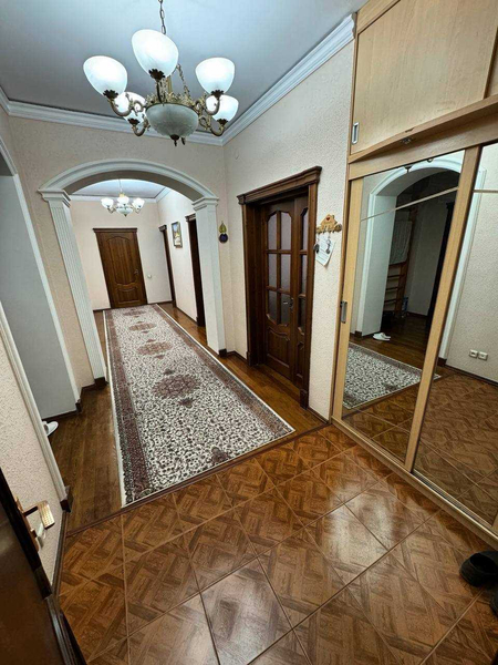 ПРОДАЕТСЯ 4/1/4 180м2 +цокольный: 164м2 Генерал Узокова хороший ремонт