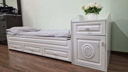 Кровать и тумба Cradles