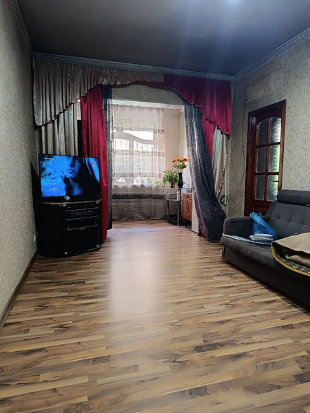 Продаем 1 комнатную квартиру на Кушбеги