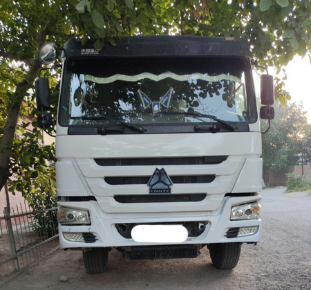 SINOTRUK HOWO 
Заводской газлик 
2013 йил ,380 л/с
25 тонна
Пробеги 30