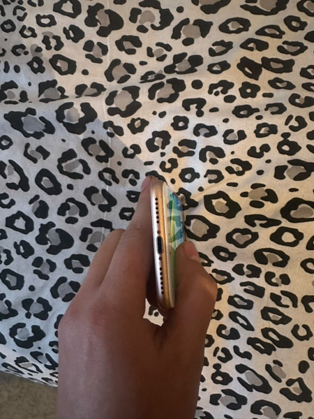 Iphone 8 sotiladi