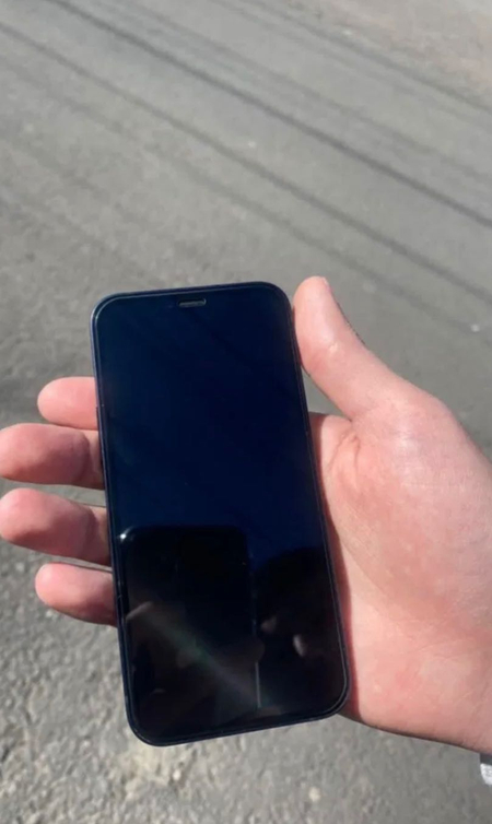 Iphone 12 mini face tru ton bor