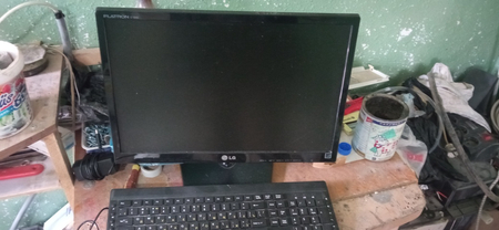 LG manitor 19 chotki
