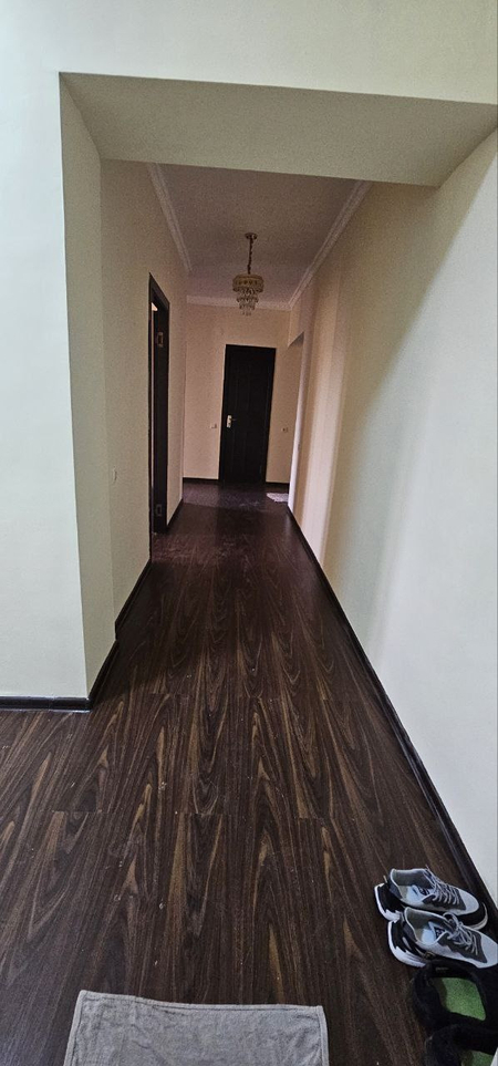 Yangi hayot 8 -hududda uy sotiladi 75 kv 3 xonali