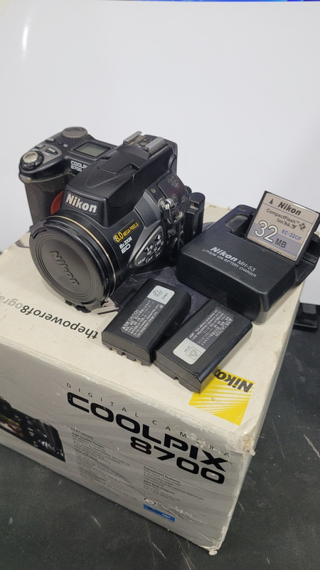 Nikon Coolpix 8700