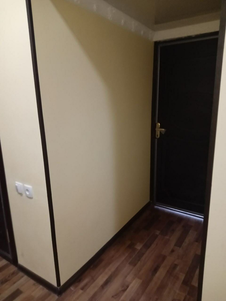 Barkamol avlod roʻparasida 9 etajkada 7 etajda 2 xonali uy 77 kv