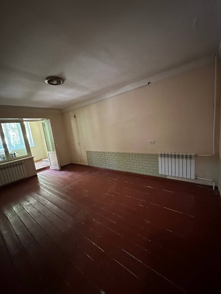Шота Руставели 3/2/4 кирпич, балкон 2х6, гостиница Азия, 172 школа