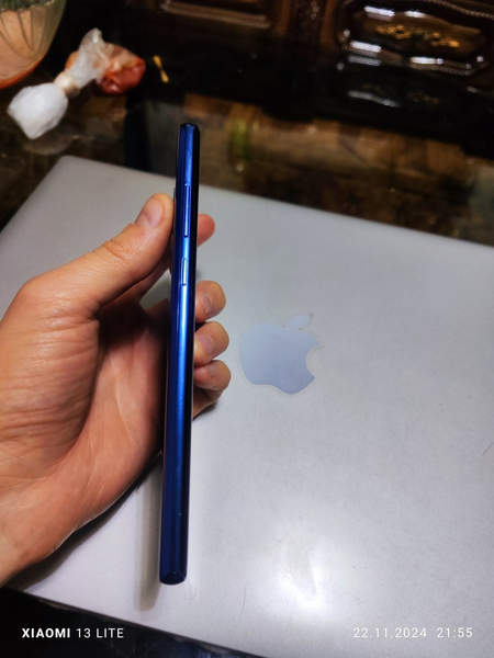 Samsung galaxy Note 8 6/256 srochna sotiladi
