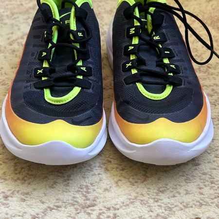 NIke Air Max Axis Premium GS Running Shoes. 38.5 размер
