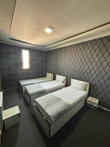 hostel kunluk   .