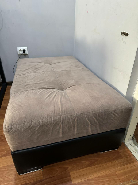 Продам пуфик кушетку с ящиком для хранения габариты 120×70 см.