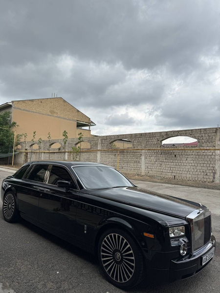 Rolls royce srochna sotiladi