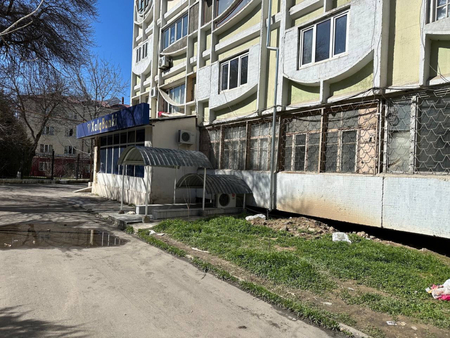 Под офис фасад 8 метр вдоль дороги ор-р ресторан Baden