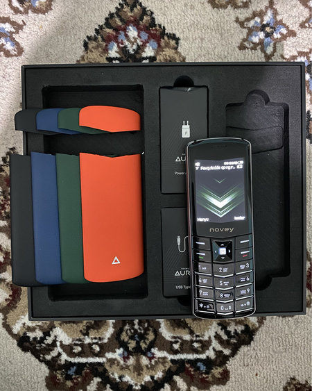 Trenddagi novey aura telefoni sotiladi