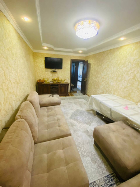Ko'p qavatli uy joy. Samarqand shahar. Beruniy (Oktyabrskiy) ko'chada