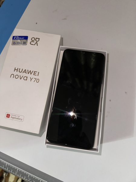 Huawei nova  Y70.