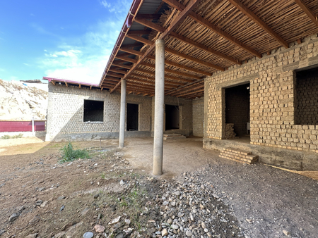 Uy Hovli Sotiladi Motrid