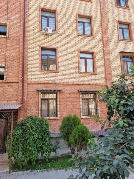 Аренда сдается своя 4/3/5. 2x санузел. кирпич. Golden House.