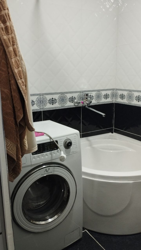 Продаëтся бывший Обшежитие Кадишева с ремонтом сан-узель и кухня внутр