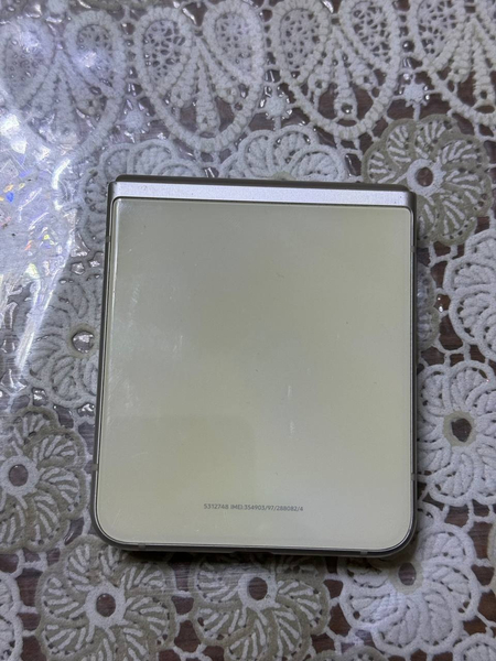 Срочно сотилади Samsung the flip 3 gold 4/128