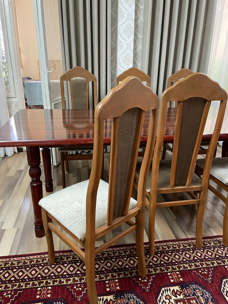 Продаю стол со стульями